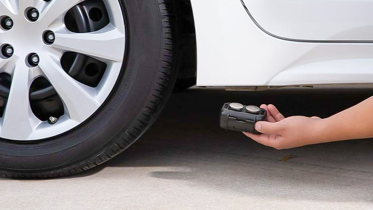 What does a tracking device look like?